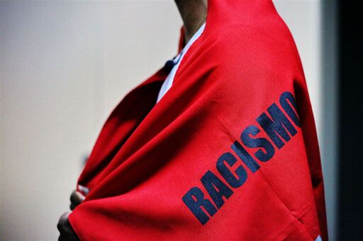 Jovem de 20 anos é chamado de "macaco" e vítima de gestos racistas ao ...